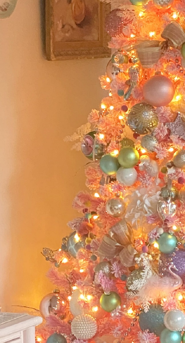 7 Simple Ideas for Creating a Perfect Pastel Christmas Theme - Southern ...